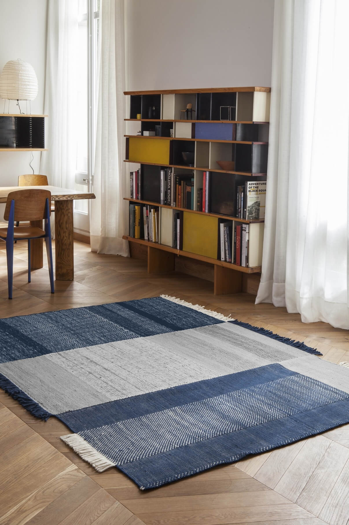 Un tapis coloré pour le salon - Frenchyfancy