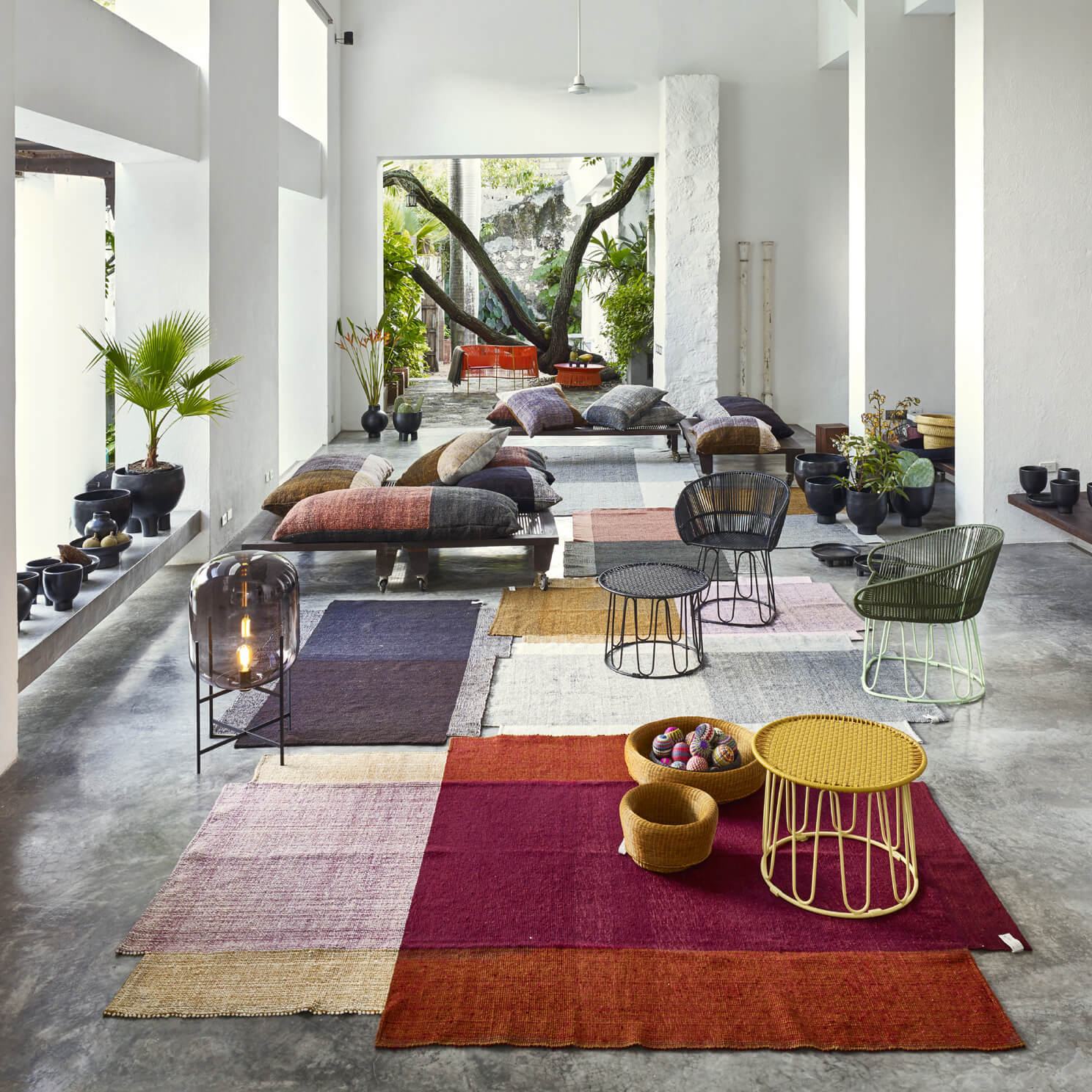 Un tapis coloré pour le salon - Frenchyfancy