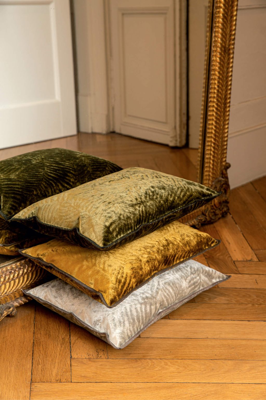 Les plus beaux coussins décoratifs pour habiller votre canapé