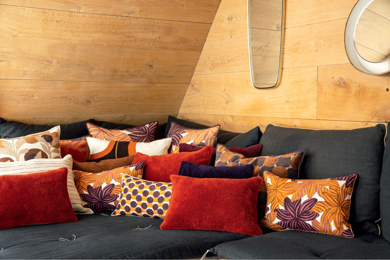 Les plus beaux coussins décoratifs pour habiller votre canapé